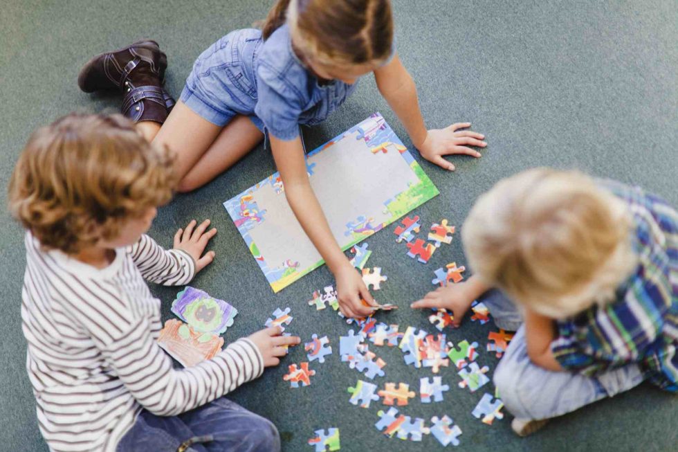 Ce beneficii oferă jocul cu puzzle pentru copii | Bervolo Blog